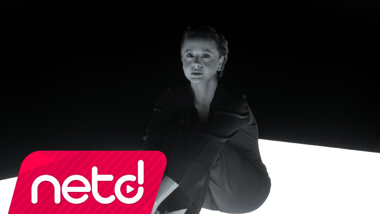 Zeynep Özyılmazel - Herkes Tek Başına | İzlesene.com