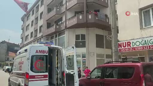 4. Kattan Merdiven Boşluğuna Düşen Bebek Ağır Yaralandı | İzlesene.com 4. Kattan Merdiven Boşluğuna Düşen Bebek Ağır Yaralandı | İzlesene.com