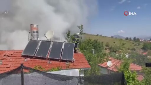 Isparta’da Sobadan Çıkan Yangında Ev Kullanılamaz Hale Geldi | İzlesene.com Isparta’da Sobadan Çıkan Yangında Ev Kullanılamaz Hale Geldi | İzlesene.com