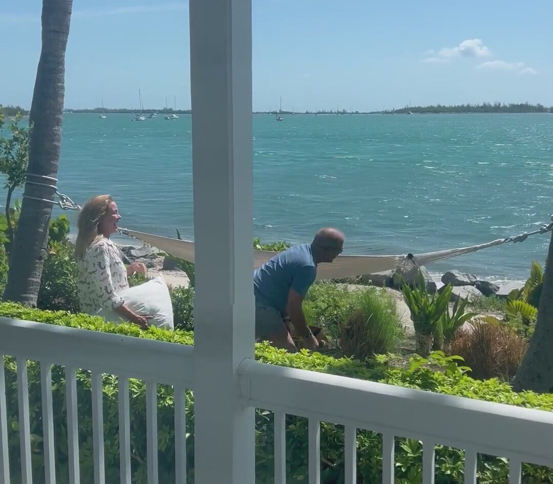 Hamağa Oturma Dersinde Yere Düşen Adam | İzlesene.com