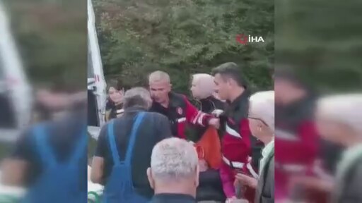 Mantar Toplarken Ayağı Kırılan Kadını Ekipler Kurtardı | İzlesene.com Mantar Toplarken Ayağı Kırılan Kadını Ekipler Kurtardı | İzlesene.com