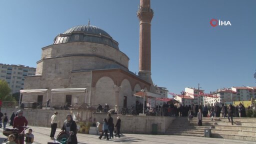 Atatürk Ve Silah Arkadaşları İçin İkinci Kez Mevlit Okuttu | İzlesene.com Atatürk Ve Silah Arkadaşları İçin İkinci Kez Mevlit Okuttu | İzlesene.com