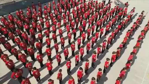 Ortaokul Öğrencilerinden Cumhuriyet Korosu | İzlesene.com