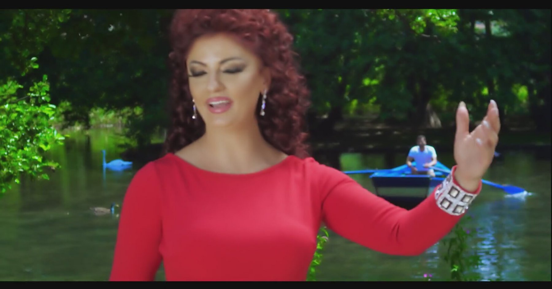 Juli Cenko - Trendafil qe cmend dynjane | İzlesene.com Juli Cenko - Trendafil qe cmend dynjane | İzlesene.com