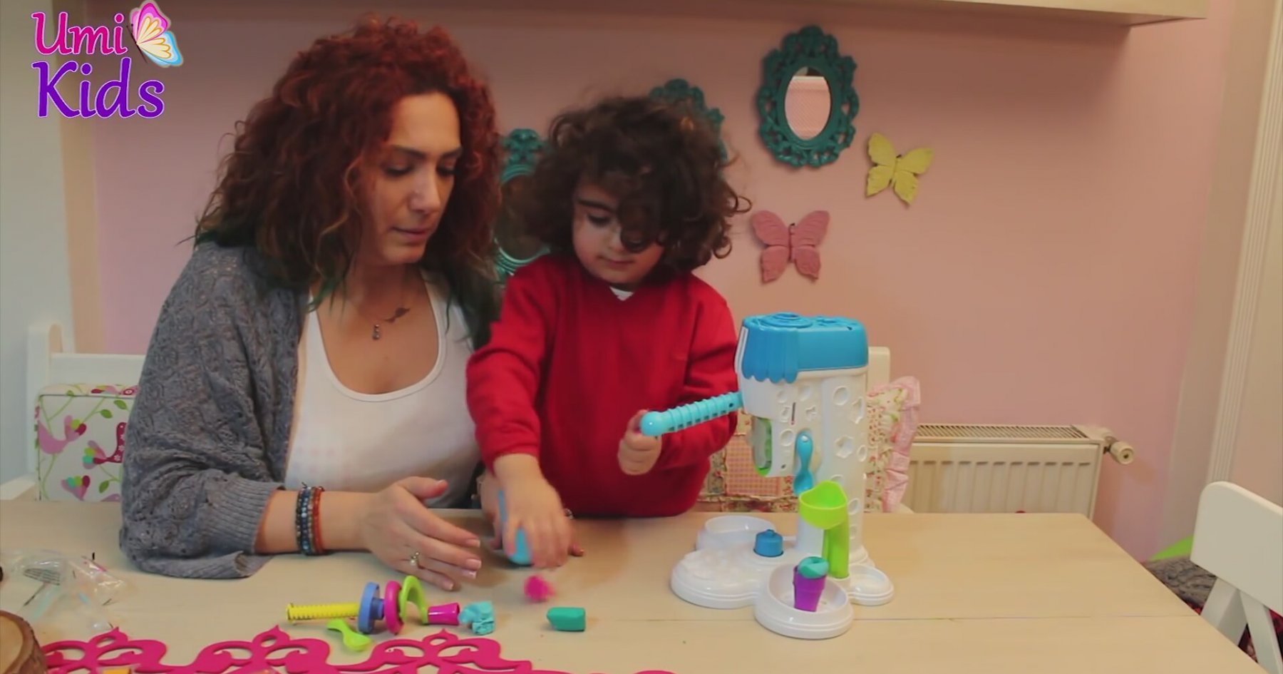 Oyun Hamuru Play Doh Oyunları | Bebek Mira ile Oyuncak Açma | İzlesene.com Oyun Hamuru Play Doh Oyunları | Bebek Mira ile Oyuncak Açma | İzlesene.com