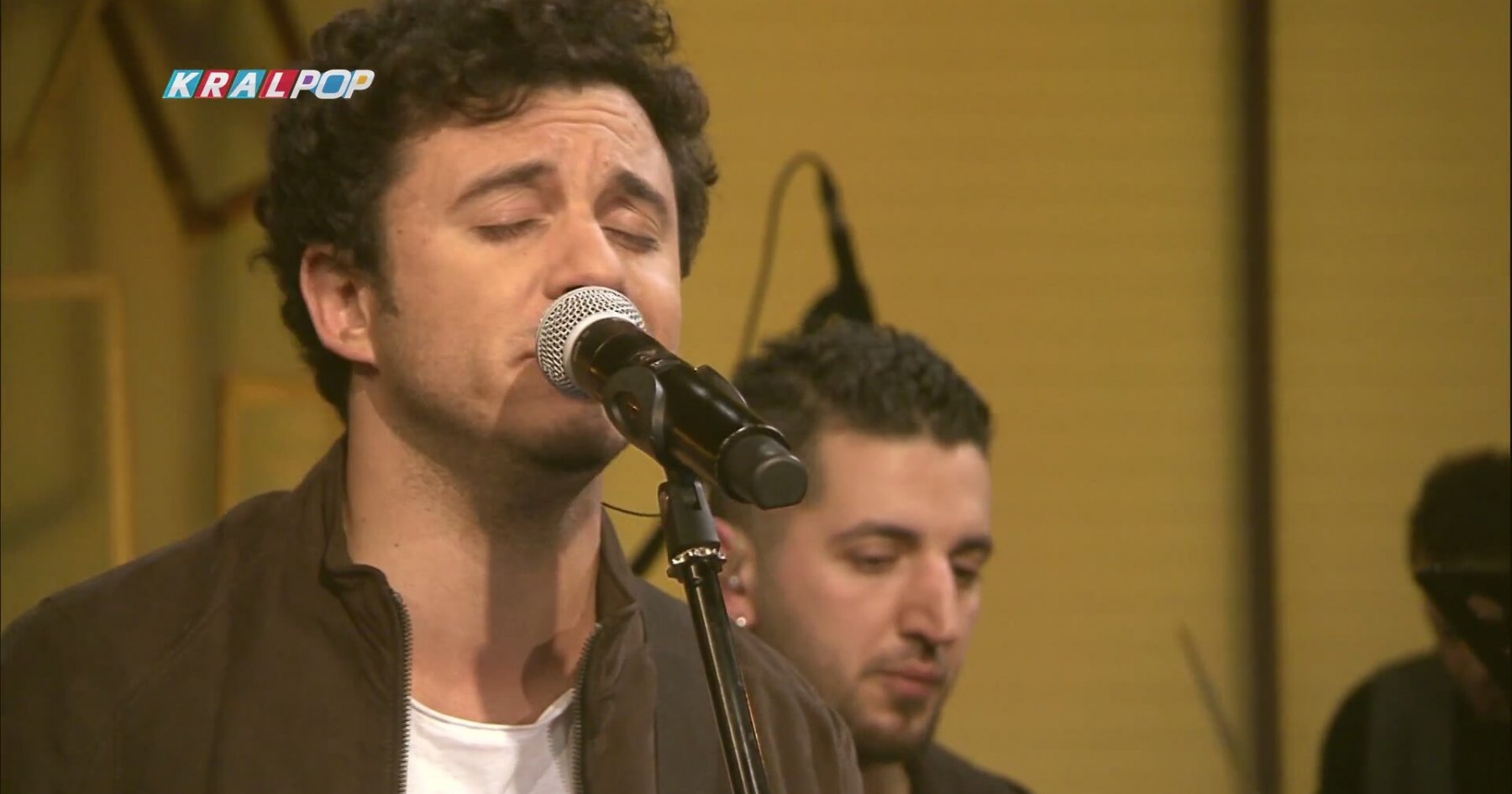 Buray - Ayağında Kundura (Canlı Performan - Austik) | İzlesene.com