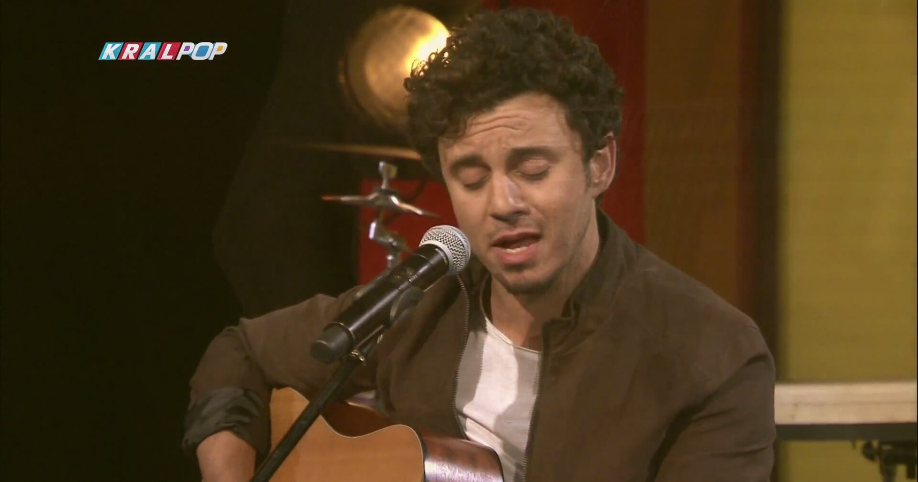 Buray - Lost On You (Canlı Performans) | İzlesene.com